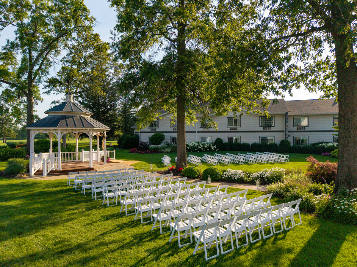 Indoor & Outdoor Wedding Venue in Northern Indiana | Swan Lake Resort